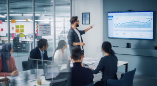 How To Make A Great Business Presentation (With Tips And Examples)